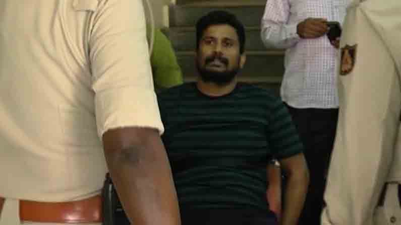 ನಟೋರಿಯಸ್ ರೌಡಿಶೀಟರ್ ಸೈಕಲ್ ರವಿ ದಿಢೀರ್ ಪ್ರತ್ಯಕ್ಷ.. ವಕೀಲರೊಟ್ಟಿಗೆ ಪೊಲೀಸ್ ...