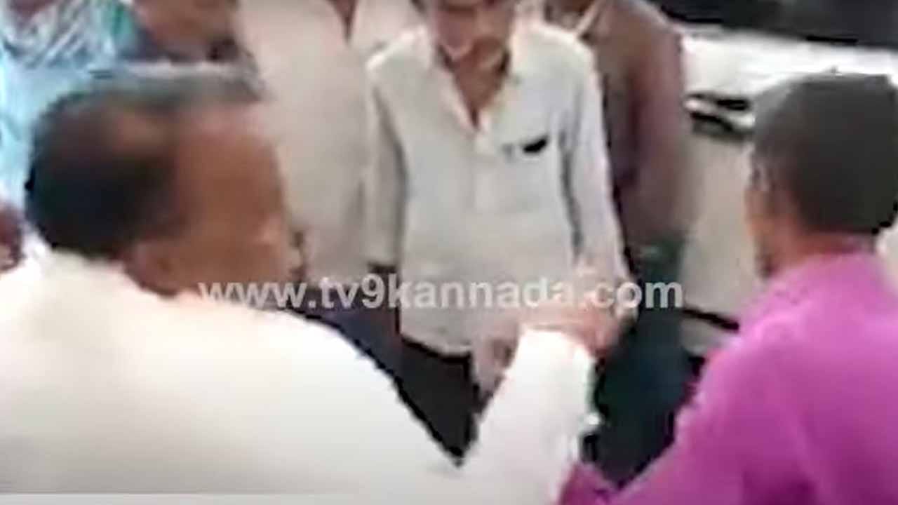 ನಮ್ಮೂರಿಗೆ ರಸ್ತೆ, ಕುಡಿಯುವ ನೀರು ಮಾಡಿಸಿಕೊಡಿ ಅಂತ ಕೇಳಿದ ಯುವಕನ ಕೆನ್ನೆಗೆ ...