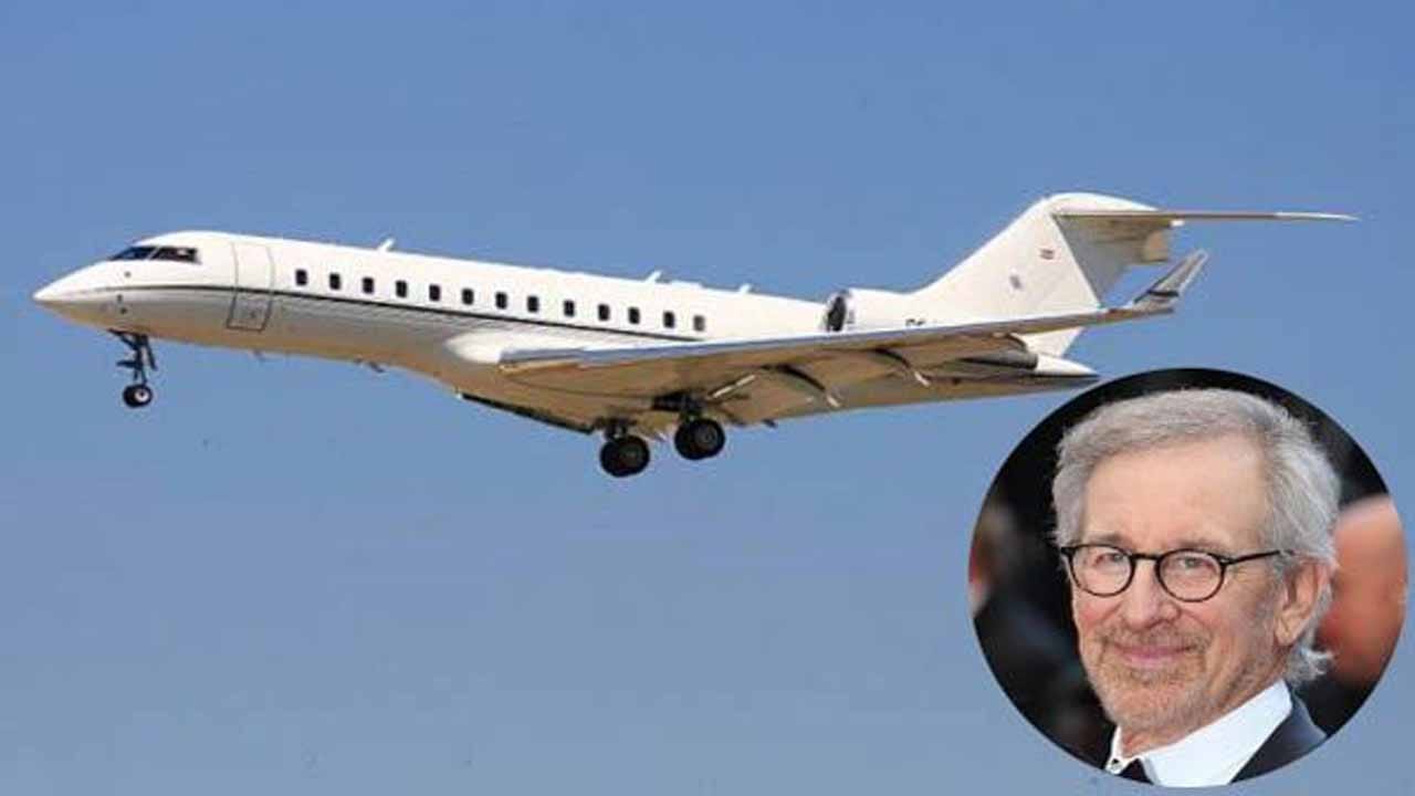 ನಿರ್ದೇಶಕ, ಪರಿಸರವಾದಿ ಸ್ಟೀವನ್ ಸ್ಪೀಲ್ಬರ್ಗ್ ತಮ್ಮ ವಿಮಾನದಲ್ಲಿ ಹಾರಾಟ ನಡೆಸಿ 2 ...