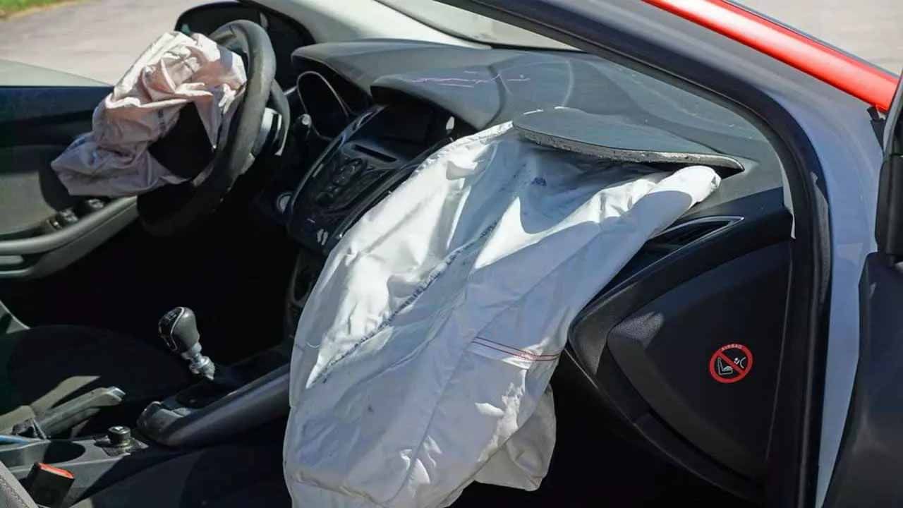 ವಾಹನಗಳಲ್ಲಿ ಅಳವಡಿಸುವ ಏರ್ ಬ್ಯಾಗ್ ಗಳು ಹೇಗೆ ನಿಮ್ಮನ್ನು ಅಪಾಯದಿಂದ ಪಾರು ಮಾಡುತ್ತವೆ? ಇಲ್ಲಿದೆ ಮಾಹಿತಿ ...