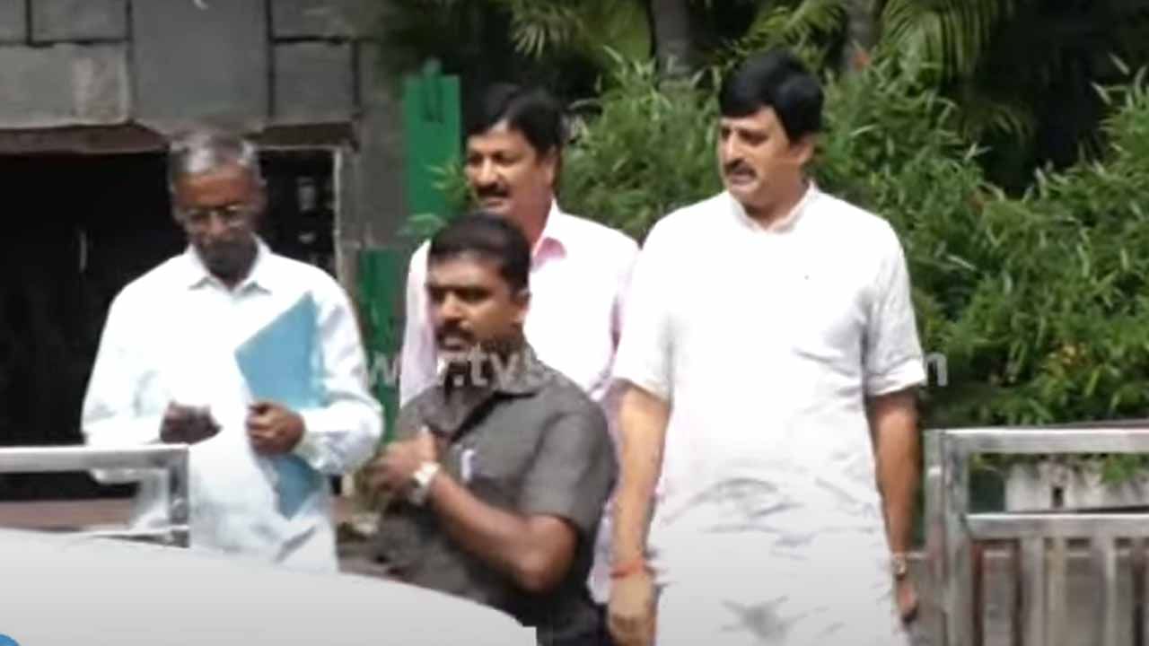 ಸಚಿವ ಸಂಪುಟ ವಿಸ್ತರಣೆ ಸಾಧ್ಯತೆ, ಮುಖ್ಯಮಂತ್ರಿಗಳನ್ನು ಭೇಟಿಯಾದ ರಮೇಶ್ ಜಾರಕಿಹೊಳಿ ... ಸಚಿವ ಸಂಪುಟ ವಿಸ್ತರಣೆ ಸಾಧ್ಯತೆ, ಮುಖ್ಯಮಂತ್ರಿಗಳನ್ನು ಭೇಟಿಯಾದ ರಮೇಶ್ ಜಾರಕಿಹೊಳಿ ...