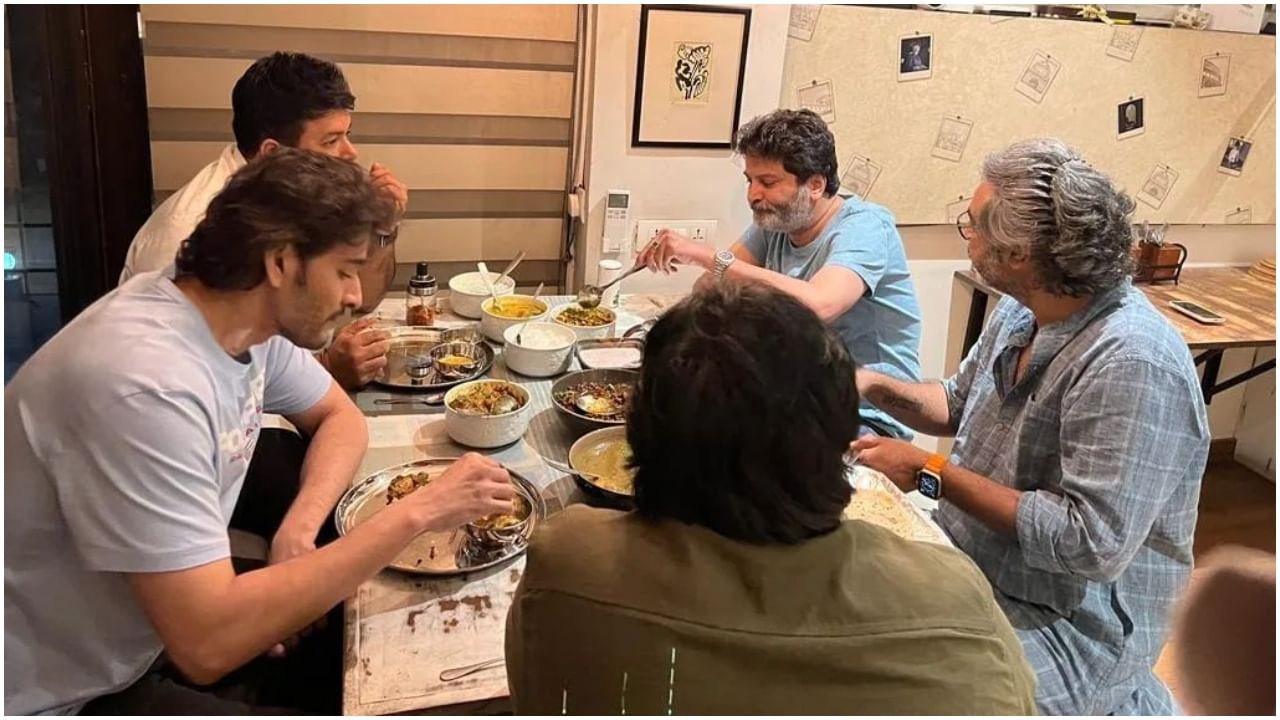 ‘SSMB 28’ ಟೀಮ್ ಜೊತೆ ಭೋಜನ ಸವಿದ ಮಹೇಶ್ ಬಾಬು; ಫೋಟೋ ವೈರಲ್ - Kannada News ...