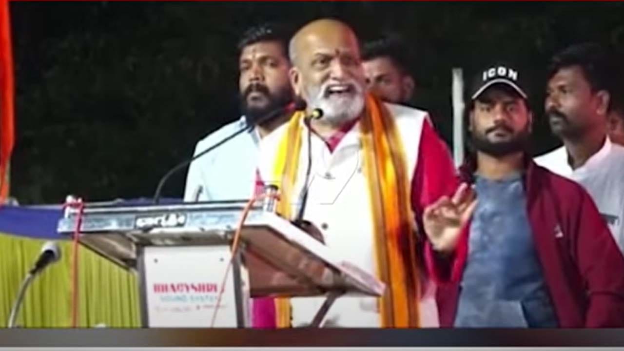 ಎಲ್ಲ ಹಿಂದೂಗಳು ತಮ್ಮ ತಮ್ಮ ಮನೆಗಳಲ್ಲಿ ತಲ್ವಾರ್ ಗಳನ್ನಿಡಬೇಕು-ಪ್ರಮೋದ್ ಮುತಾಲಿಕ್ ...