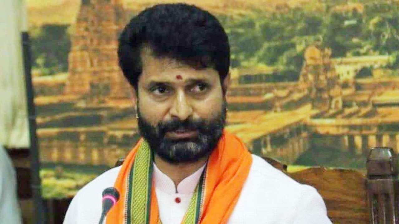 ನಾನು ನಾನ್ ವೆಜ್ ತಿಂದಿದ್ದು ನಿಜ, ಆದ್ರೆ ದೇವಸ್ಥಾನದ ಗರ್ಭ ಗುಡಿಗೆ ಹೋಗಲಿಲ್ಲ: ಸಿ ...