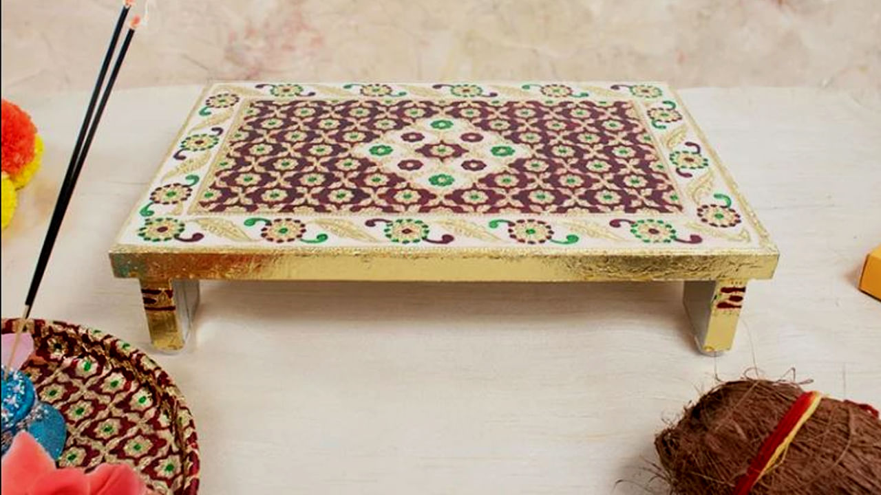 Puja or Meditation: ನೆಲದ ಮೇಲೆ ಕುಳಿತು ದೇವರ ಪೂಜೆ ಮಾಡುತ್ತಿದ್ದರೆ ಇಂದೇ ಆ ...