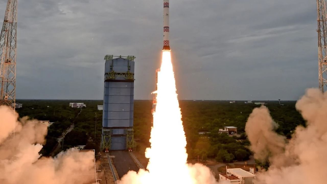 SSLV-d2 Launch: 3 ಸೆಟಿಲೈಟ್ ಹೊತ್ತು ನಭಕ್ಕೆ ಹಾರಿದ ಎಸ್ ಎಸ್ ಎಲ್ ವಿ ರಾಕೆಟ್ ...