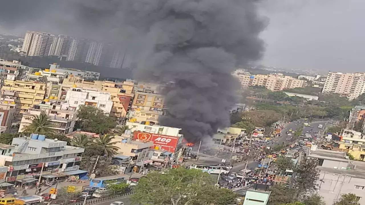 Fire Accident: ಬೆಂಗಳೂರಿನ ಸರ್ಜಾಪುರ ರಸ್ತೆಯಲ್ಲಿ ಅಗ್ನಿ ಅವಘಡ: ಹೊತ್ತಿ ಉರಿದ ...
