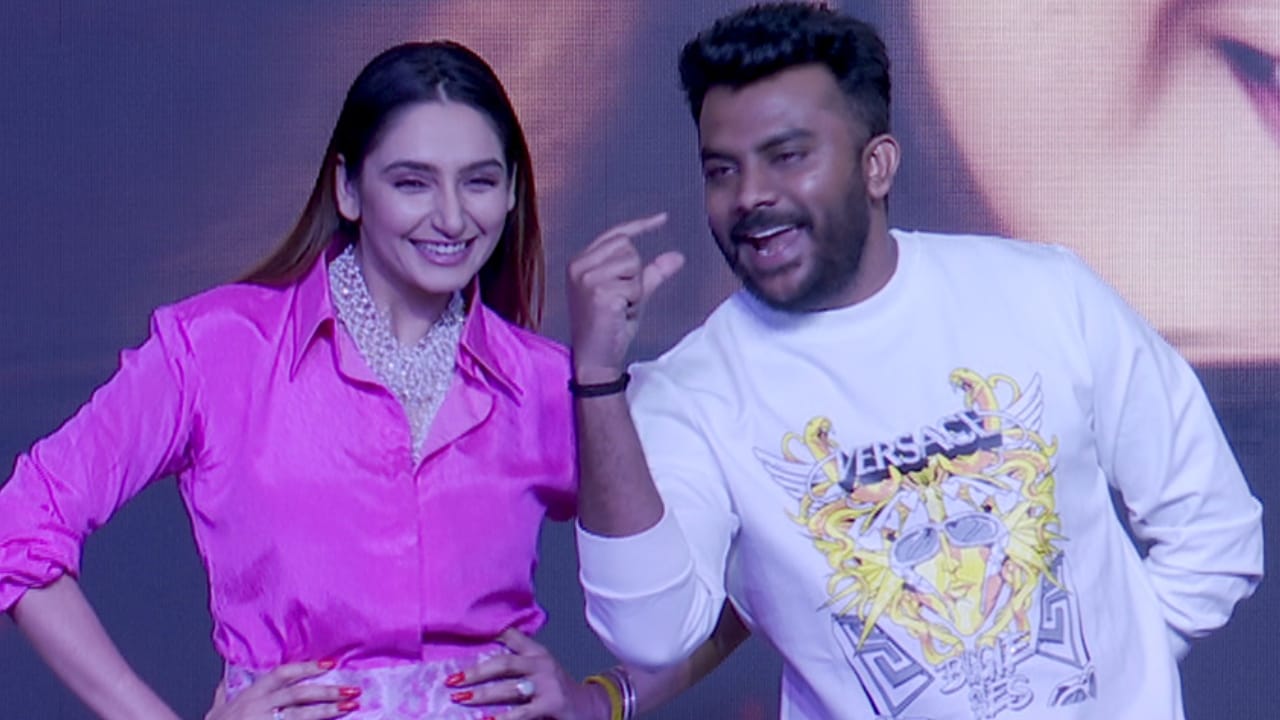 ವೇದಿಕೆ ಮೇಲೆ ಚಂದನ್ ಶೆಟ್ಟಿ-ರಾಗಿಣಿ ದ್ವಿವೇದಿ ಮಸ್ತ್ ಡ್ಯಾನ್ಸ್; ಇಲ್ಲಿದೆ ವಿಡಿಯೋ - Kannada News | Chandan ...