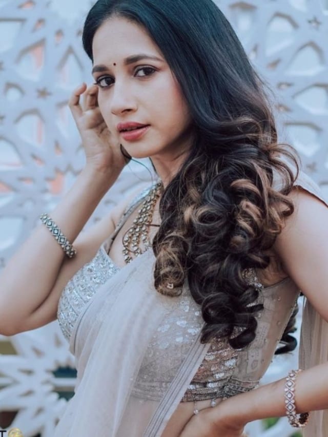 ಗ್ಲಾಮರಸ್ ಲುಕ್ ನಲ್ಲಿ ಮಾನ್ವಿತಾ ಕಾಮತ್ – Kannada News | Manvitha kamat ...