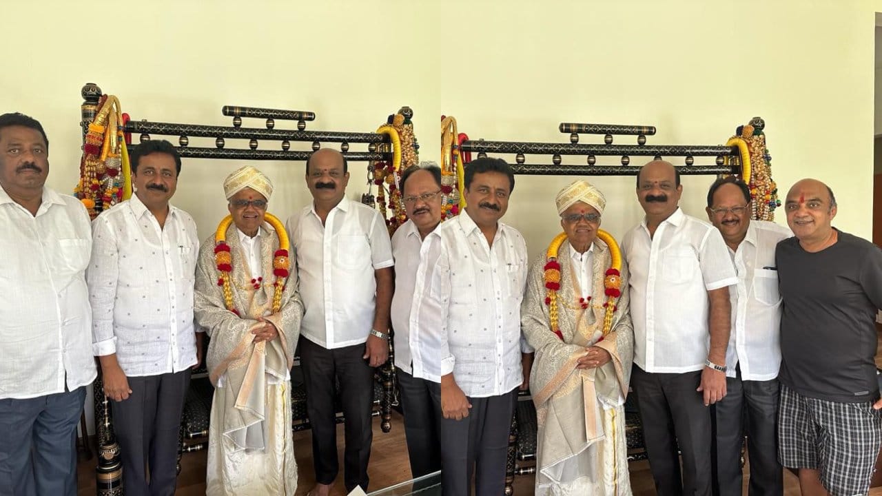 81ನೇ ವರ್ಷದ ಹುಟ್ಟುಹಬ್ಬ ಆಚರಿಸಿಕೊಂಡ ಹಿರಿಯ ನಟ, ನಿರ್ಮಾಪಕ ದ್ವಾರಕೀಶ್ - Kannada ...