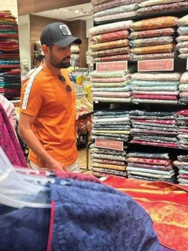 ಭಾರತ ತೊರೆಯುವ ಮುನ್ನ ಮಾಲ್ ಗೆ ತೆರಳಿ ಸೀರೆ ಖರೀದಿಸಿದ ಬಾಬರ್ – Kannada News ...