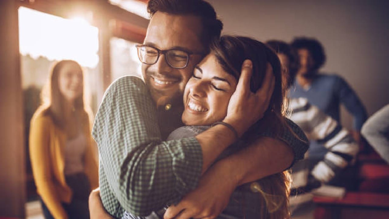 Hug Day 2024: ತಬ್ಬಿಕೊಳ್ಳುವುದು ಆರೋಗ್ಯಕ್ಕೆ ಒಳ್ಳೆಯದಾ? - Kannada News | Valentines Week 2024 Hug Day ...