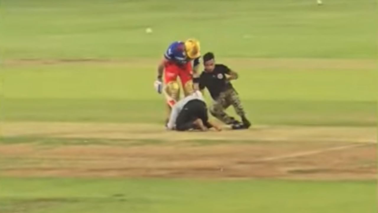 RCB vs PBKS: ಕೊಹ್ಲಿಯ ಕಾಲು ಹಿಡಿದ ಹುಚ್ಚು ಅಭಿಮಾನಿ ವಿರುದ್ಧ ದಾಖಲಾಯ್ತು ಕೇಸ್, ರಾಯಚೂರಿನ ಅಪ್ರಾಪ್ತ ...