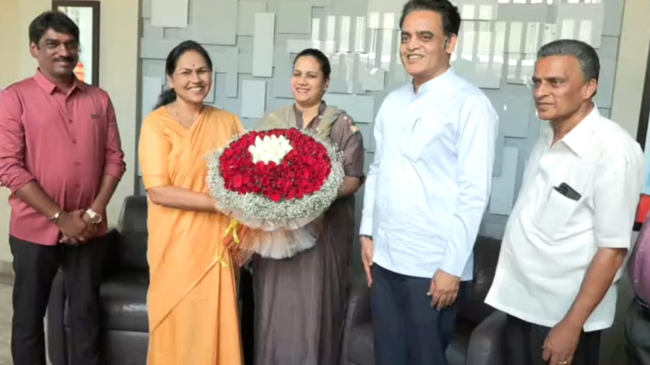 ಅಶ್ವಿನಿ ಪುನೀತ್ ರಾಜ್ ಕುಮಾರ್ ಮನೆಗೆ ಶೋಭಾ ಕರಂದ್ಲಾಜೆ ಭೇಟಿ | Bengaluru North ...