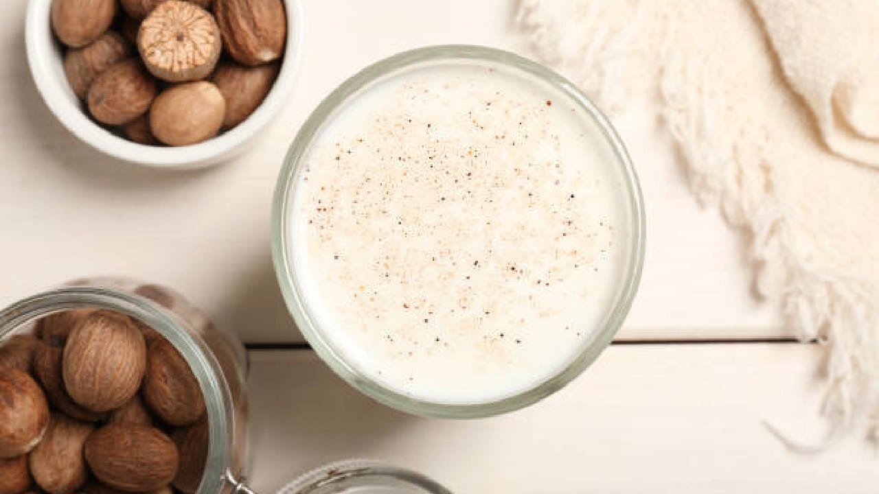 Nutmeg Milk: ರಾತ್ರಿ ಮಲಗುವ ಮುನ್ನ ಜಾಯಿಕಾಯಿ ಹಾಲು ಕುಡಿದರೆ ಏನಾಗುತ್ತದೆ ...