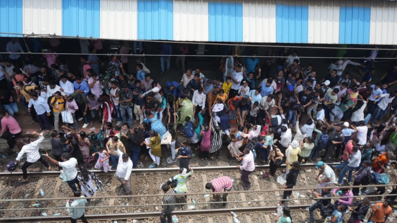 Badlapur protests: ಶಾಲೆಯಲ್ಲಿ ಪುಟ್ಟ ಬಾಲಕಿಯರ ಮೇಲೆ ಲೈಂಗಿಕ ದೌರ್ಜನ್ಯ; ‘ಶಕ್ತಿ ...