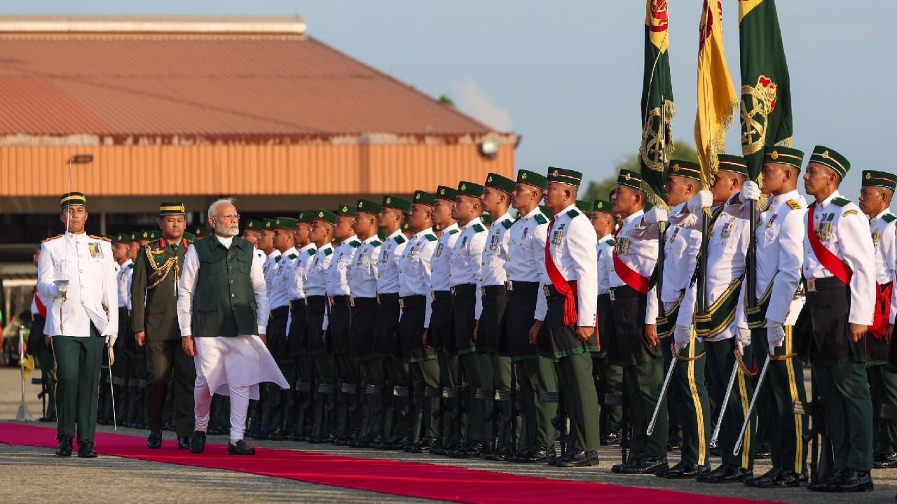 PM Modi Brunei Visit: ಬ್ರೂನೈಗೆ ಆಗಮಿಸಿದ ಪ್ರಧಾನಿ ಮೋದಿ; ಕ್ರೌನ್ ಪ್ರಿನ್ಸ್ ಅವರಿಂದ ಭವ್ಯ ಸ್ವಾಗತ ...