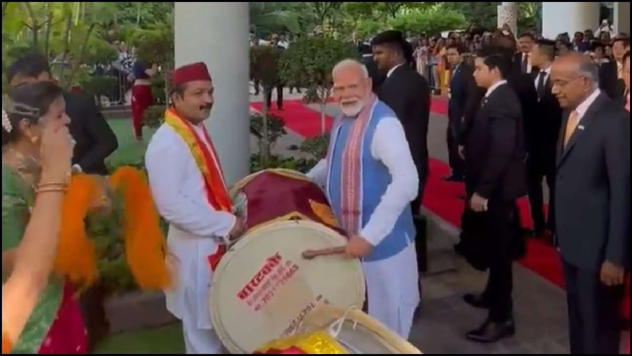PM Modi in Singapore: ಸಿಂಗಾಪುರದಲ್ಲಿ ಡೋಲು ಬಾರಿಸಿ ಸಂಭ್ರಮಿಸಿದ ಪ್ರಧಾನಿ ಮೋದಿ ...