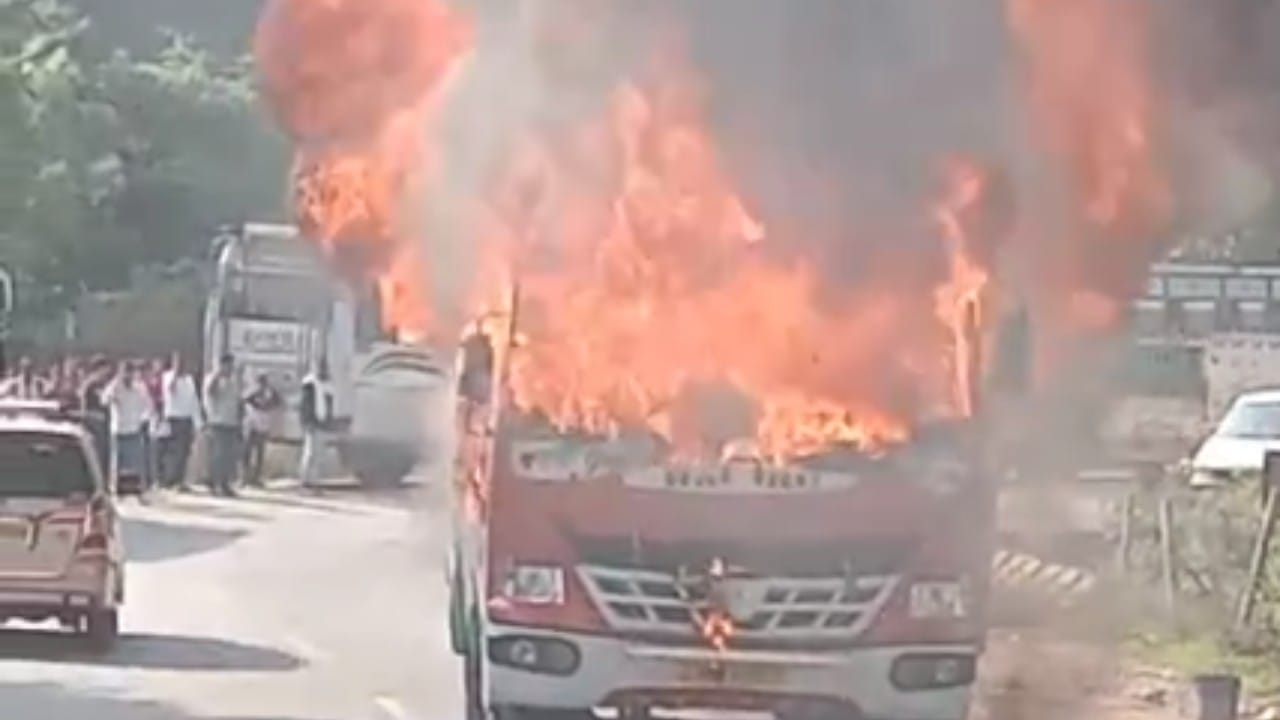 ಜಮ್ಮುವಿನ ಕತ್ರಾದಲ್ಲಿ ಭಾರೀ ಬಸ್‌ ಬೆಂಕಿ ದುರಂತ - Kannada News | Viral Video ...