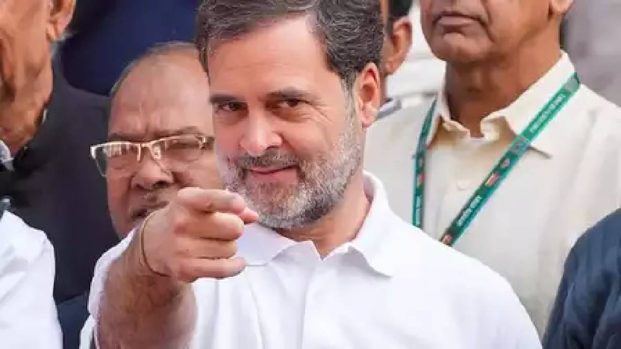 ವರ್ಷದ 365 ದಿನವೂ ಬಿಳಿ ಶರ್ಟ್ ನಲ್ಲೇ ಕಾಣಿಸಿಕೊಳ್ಳುವ ರಾಹುಲ್ ಗಾಂಧಿಯಿಂದ ವೈಟ್ ಟೀ ...