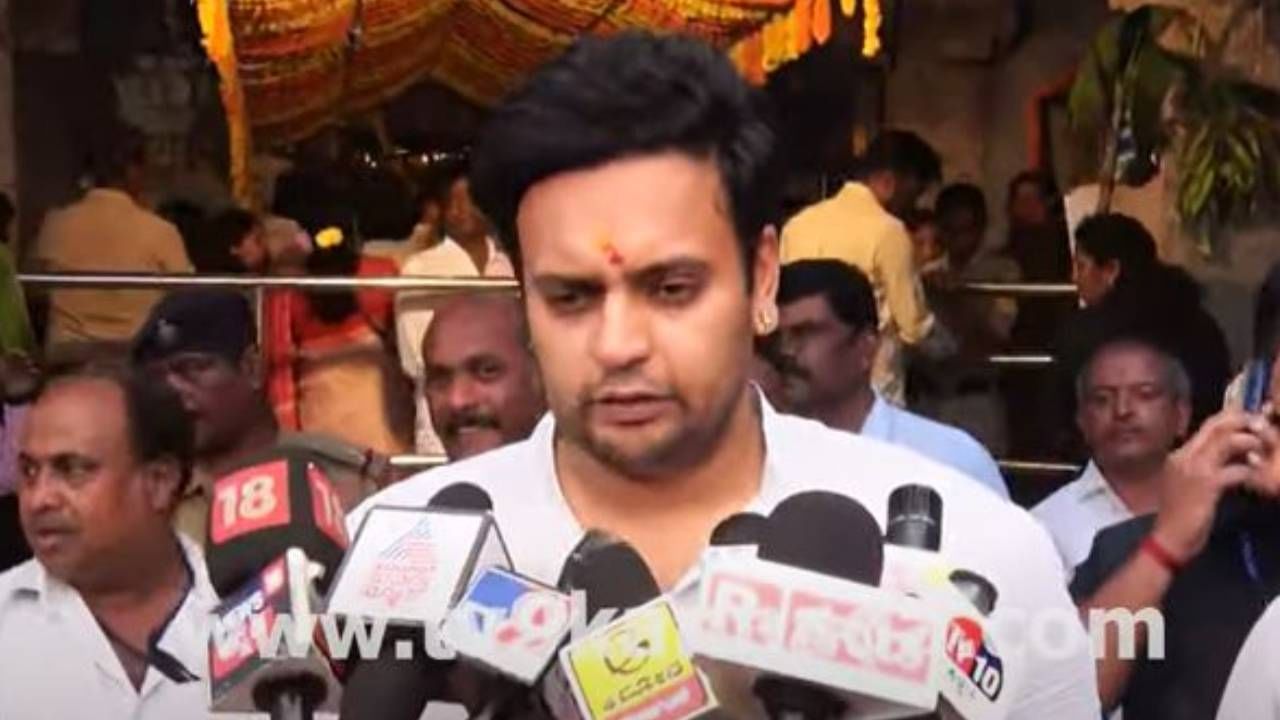 ಯದುವೀರ್ ದಂಪತಿಗೆ ಹುಟ್ಟಿರುವ ಎರಡನೇ ಮಗುವಿನ ಹೆಸರು ಯುಗಾಧ್ಯಕ್ಷ್ ಕೃಷ್ಣರಾಜ್ ...