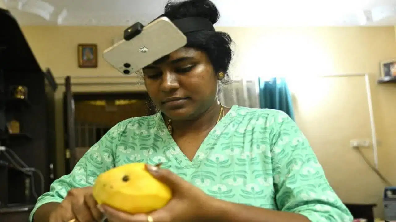 AI Robots Training: ತಲೆಗೆ ಫೋನ್ ಕಟ್ಟಿಕೊಂಡು AIಗೆ ಅಡುಗೆ ಕಲಿಸುತ್ತಿರುವ ...